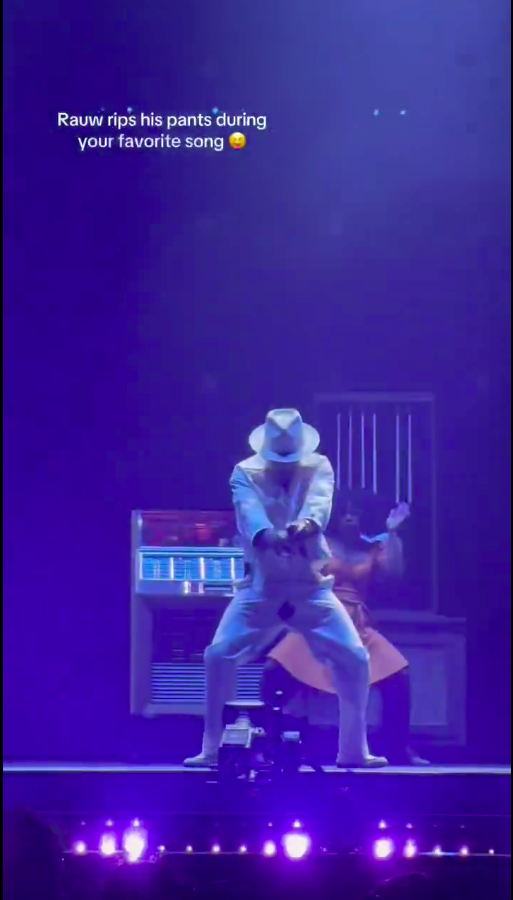 A Rauw Alejandro se le rompe el pantalón, en un concierto - Foto 6 de 20