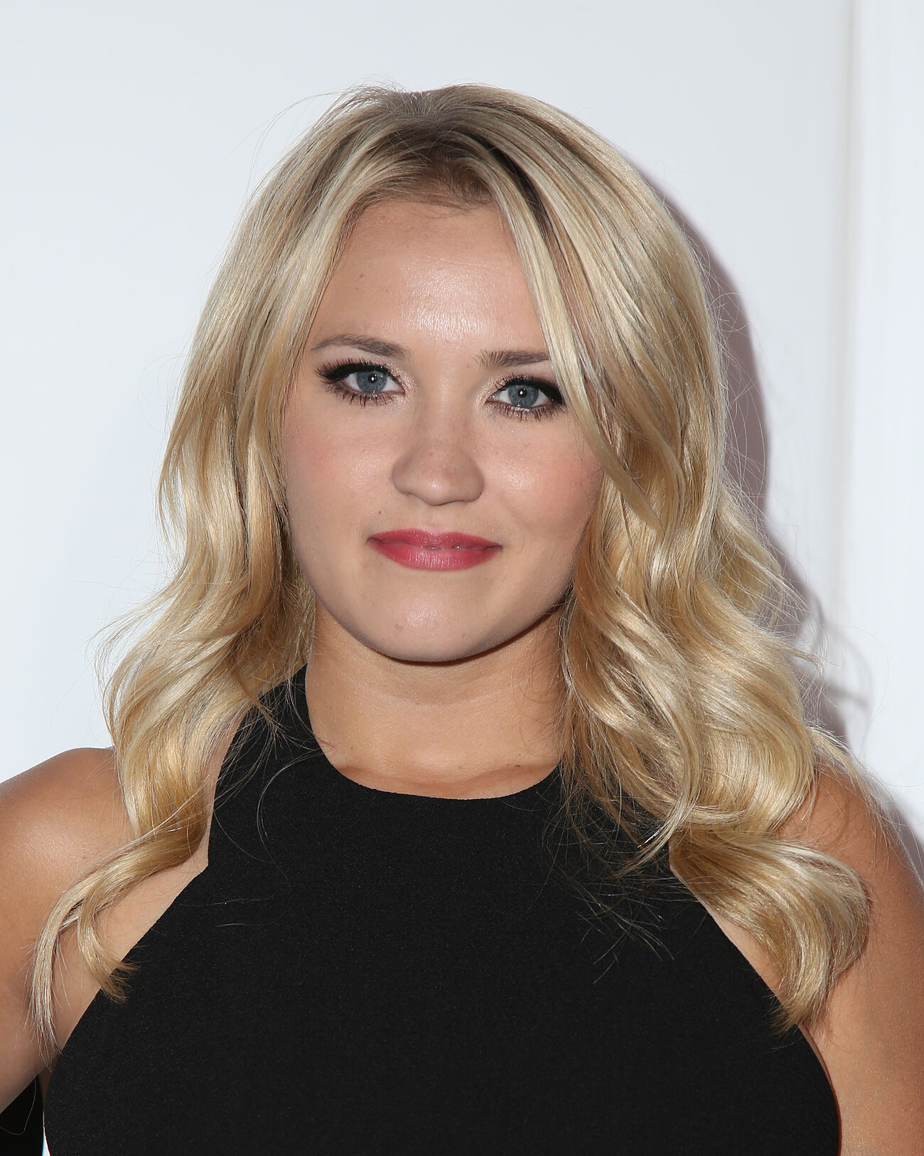 Emily Osment está "intentando olvidar" partes de sus días en Disney ...