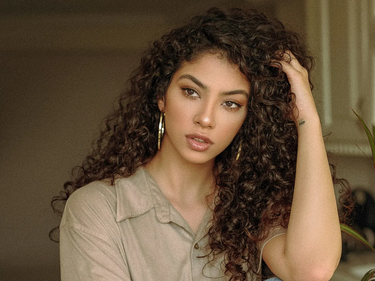 Adiós al frizz y los rizos sin forma: Zara tiene el hair curl gel que ...