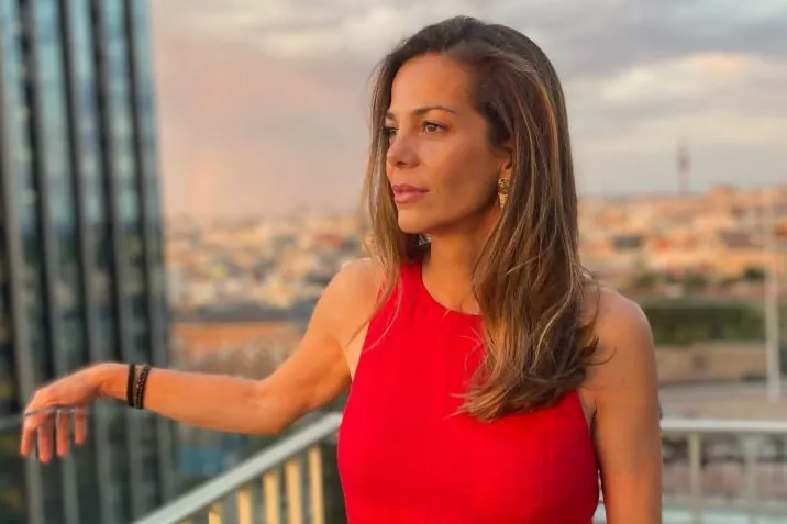 Nora Junco, la eurodiputada de Alvise se defiende de Alvise: "Se me ...