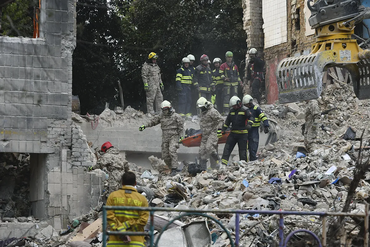 Un ataque ruso mata a 13 personas en Kiev en plena cumbre del G7 ...