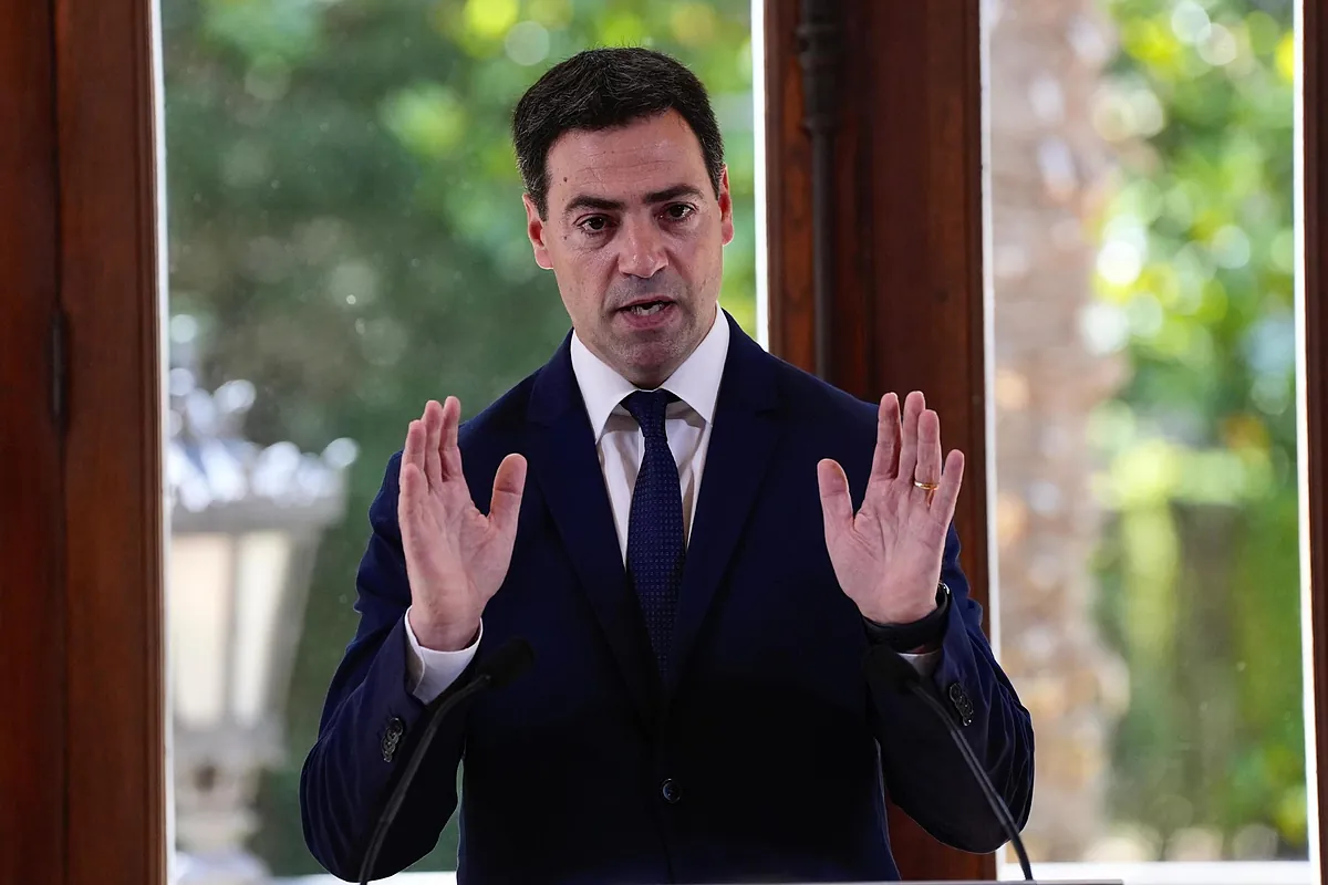 Pradales le responde a Aznar que su abuelo Manuel Aznar firmaba como ...