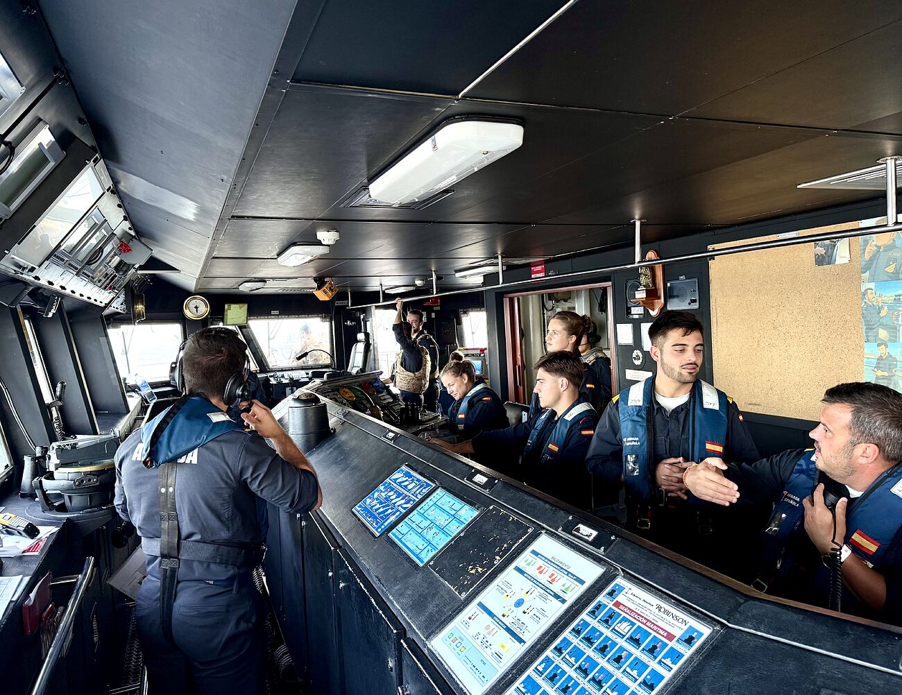 La Heredera, tomando notas en el puente de mando - Foto 4 de 14