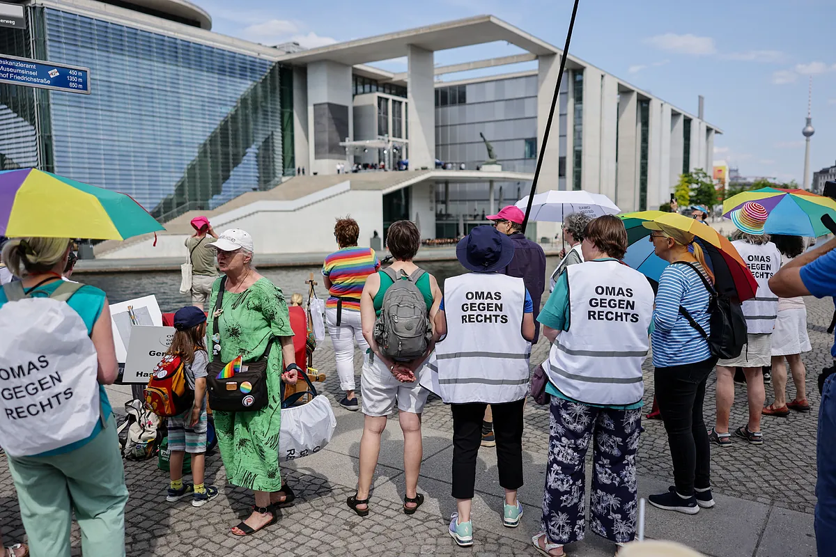 634257067 when I got there we chatted for a little bit