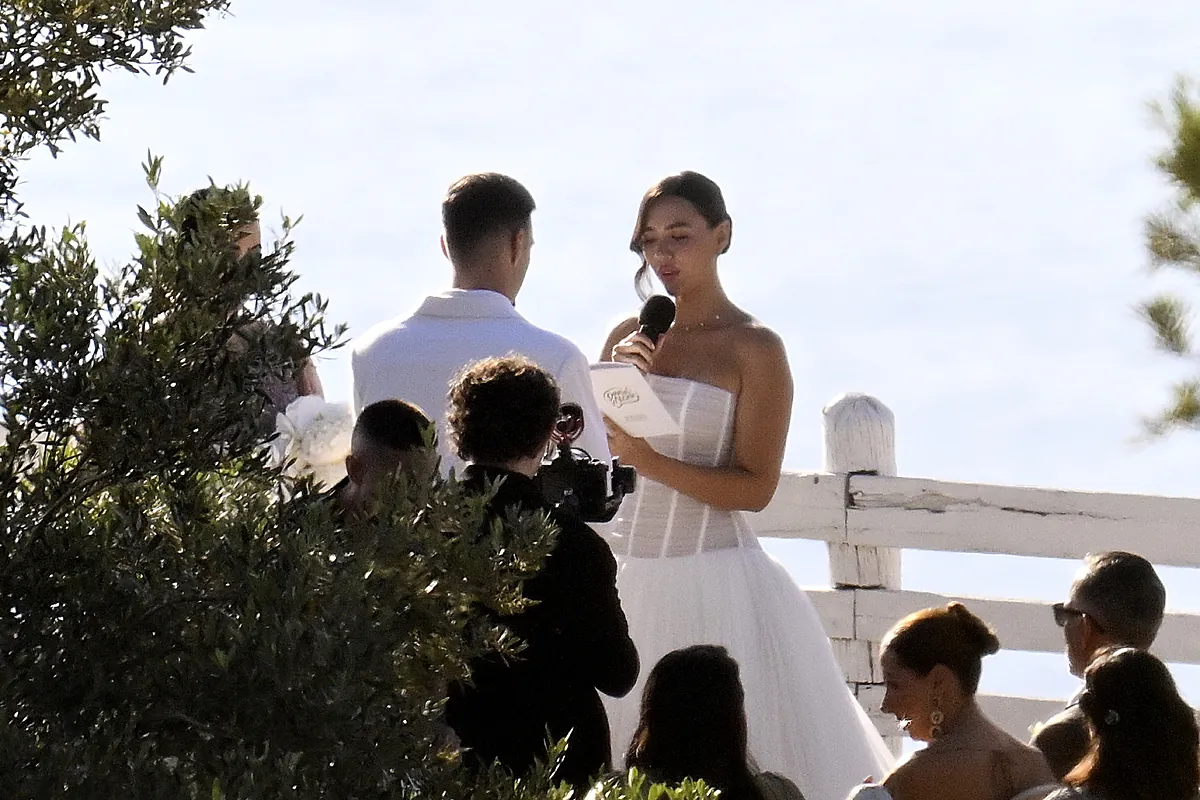 El cantante Rels B se casa en Mallorca: a conjunto con su novia y bajo ...