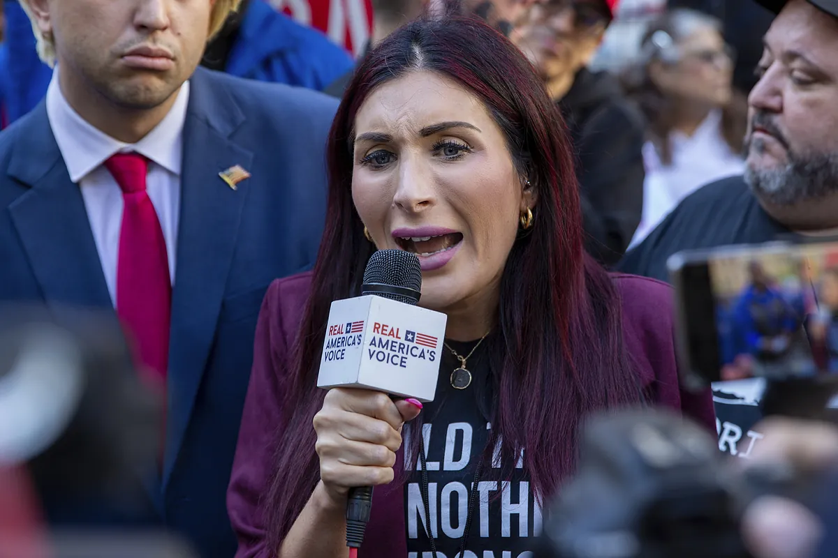 Laura Loomer, la promotora de teorías conspiratorias de QAnon que logra ...