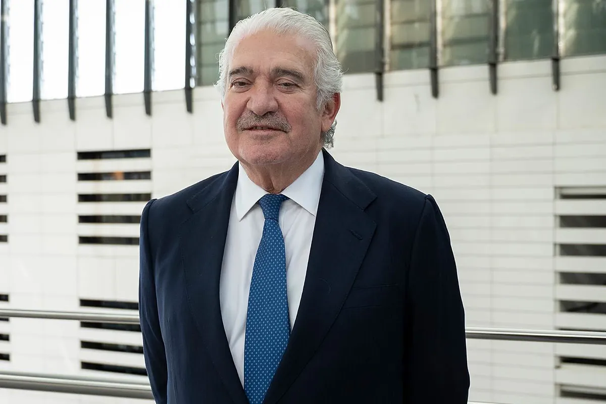 Wow .comxxx completely disheveled, not matching, hair,