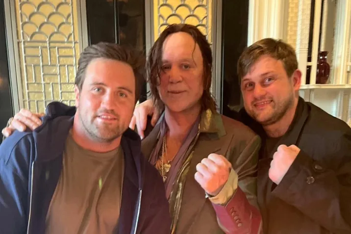 Un totalmente irreconocible Mickey Rourke entra en Gran Hermano: así ha ...